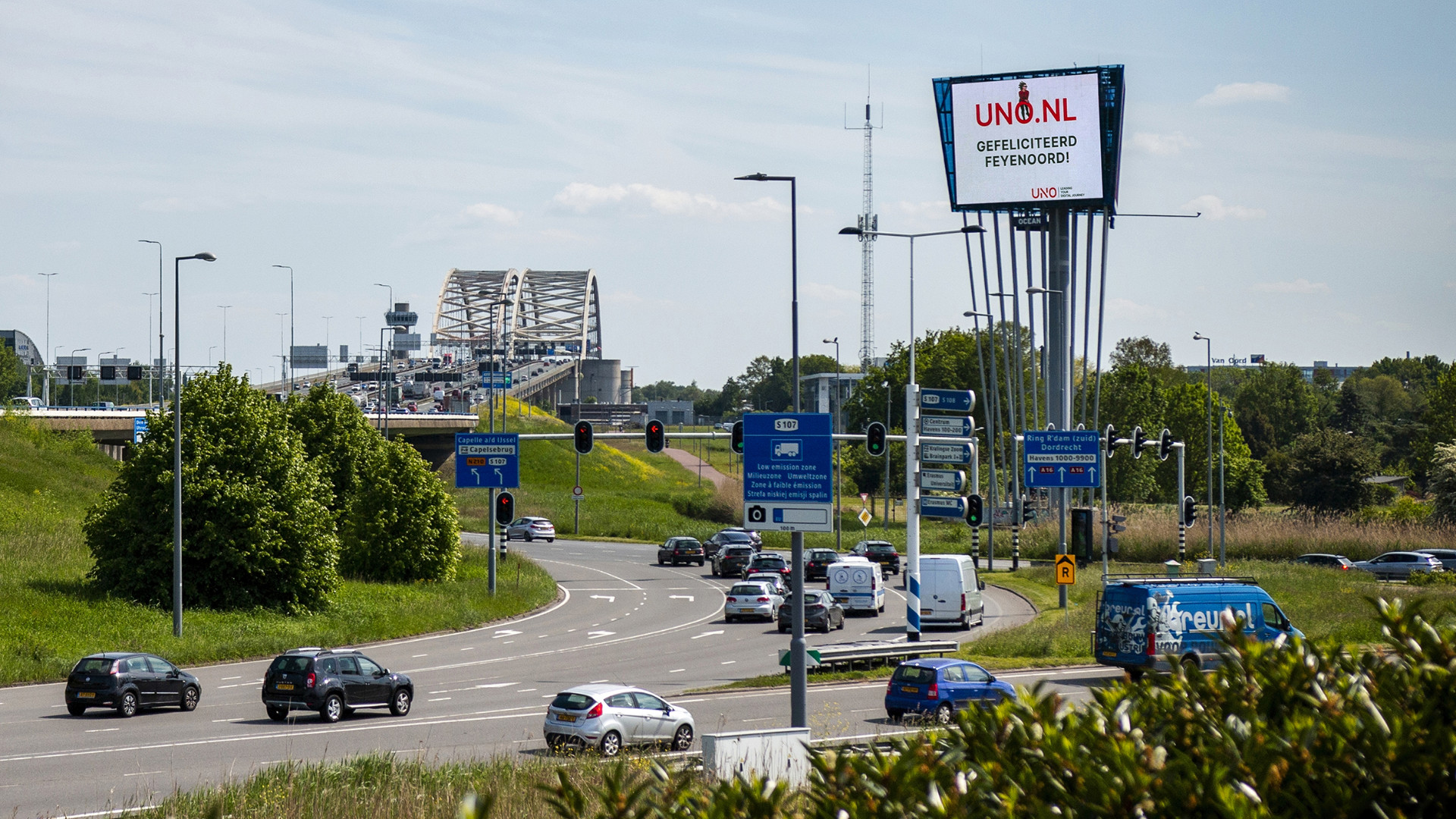 "ff" een foto van UNO's Billboard - UNO